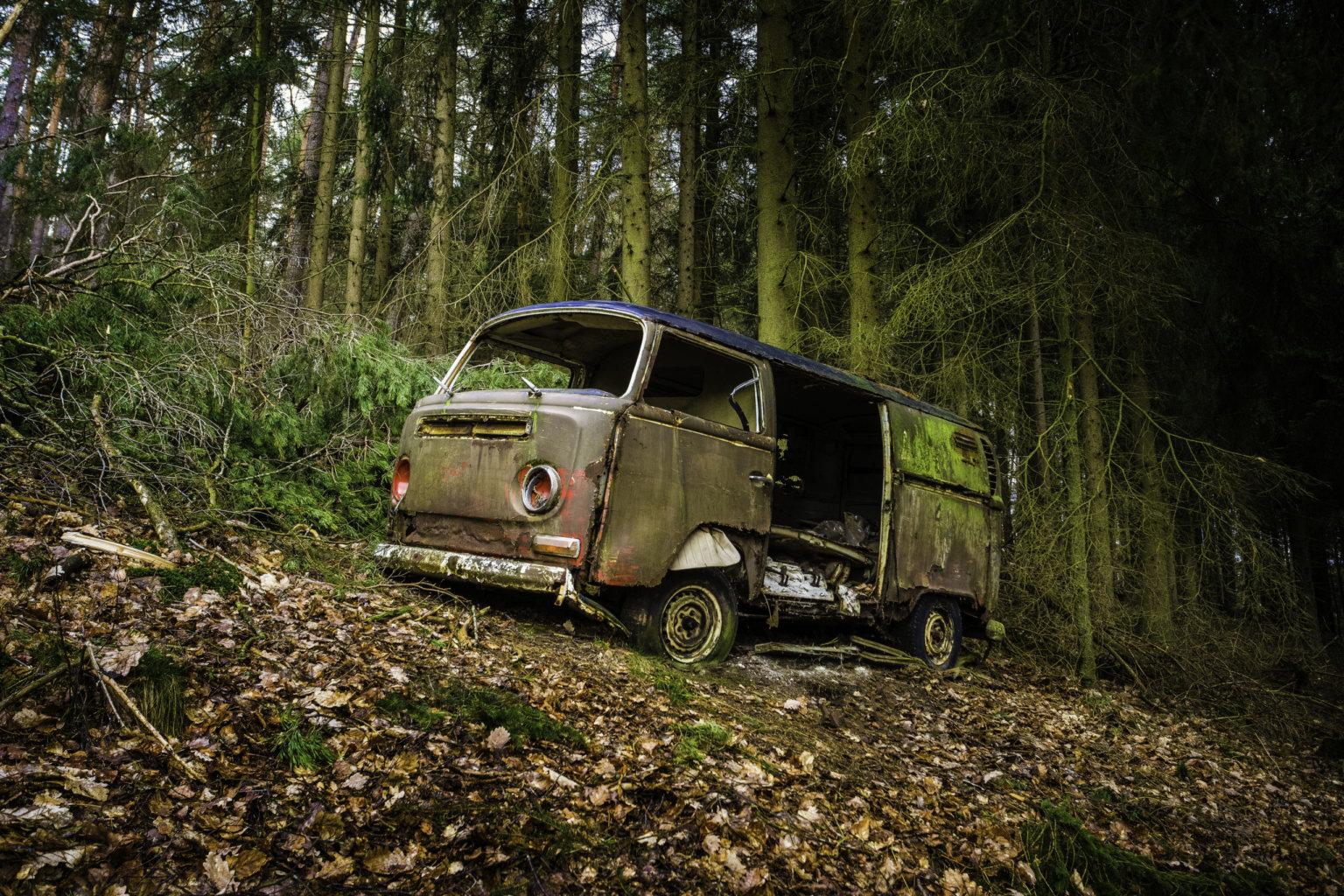 abandoned vw bus t2 Kunstdruck Deutschland | Lost Places Shop