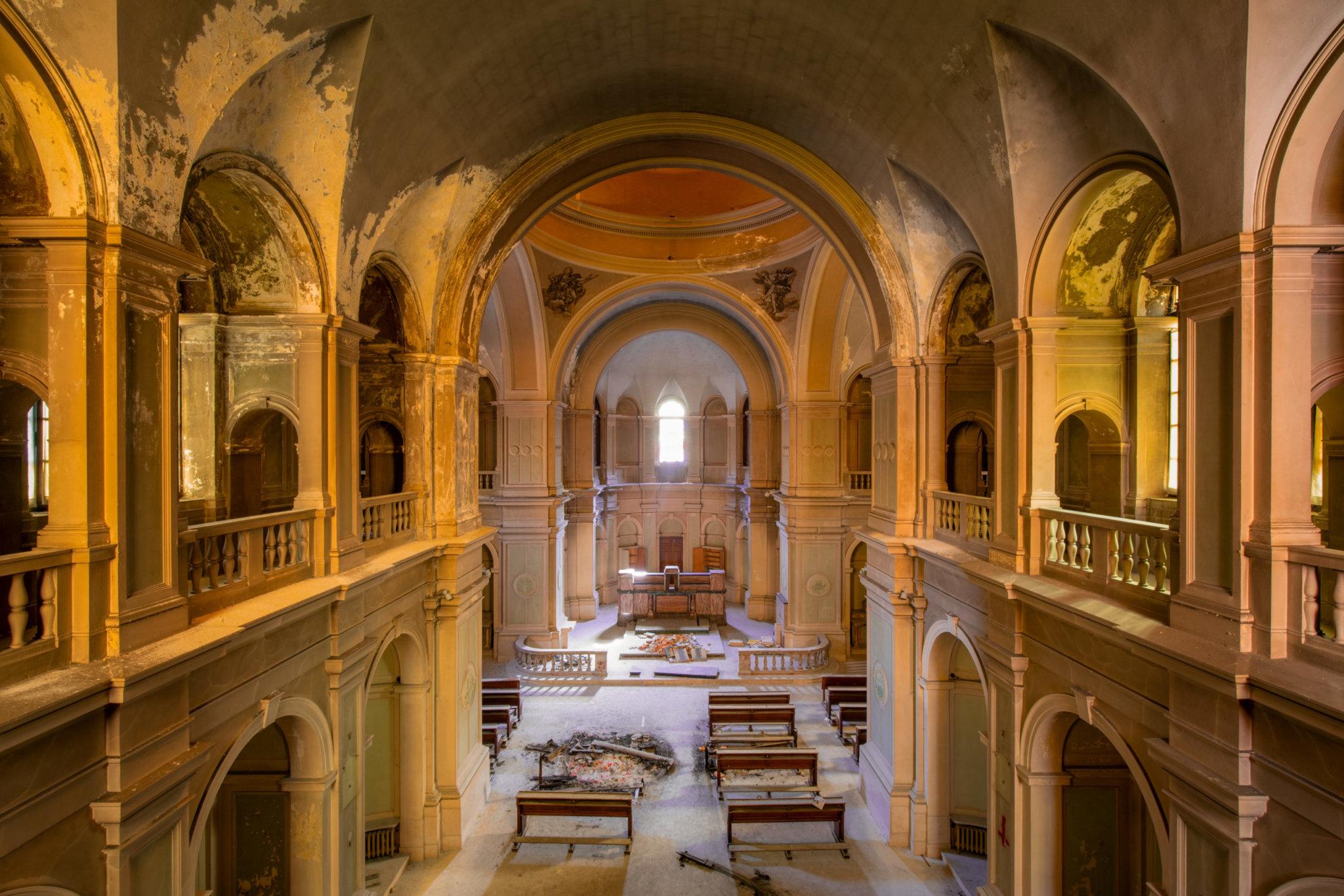 Giant Church Kunstdruck aus Italien | Lost Places Shop